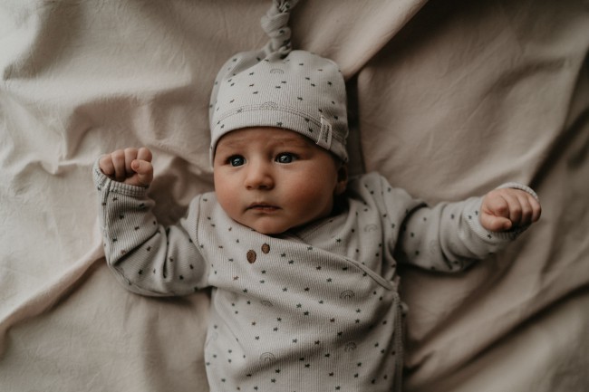 Snoozebaby Organic new born cocoon 0-3 m incl muts Smokey green rainbow